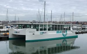 Ecocat, el primer catamarán europeo propulsado por energía solar botado ...