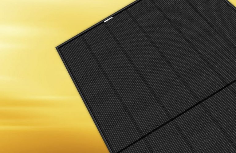REC presenta los paneles solares Alpha Pure Black, los primeros sin plomo
