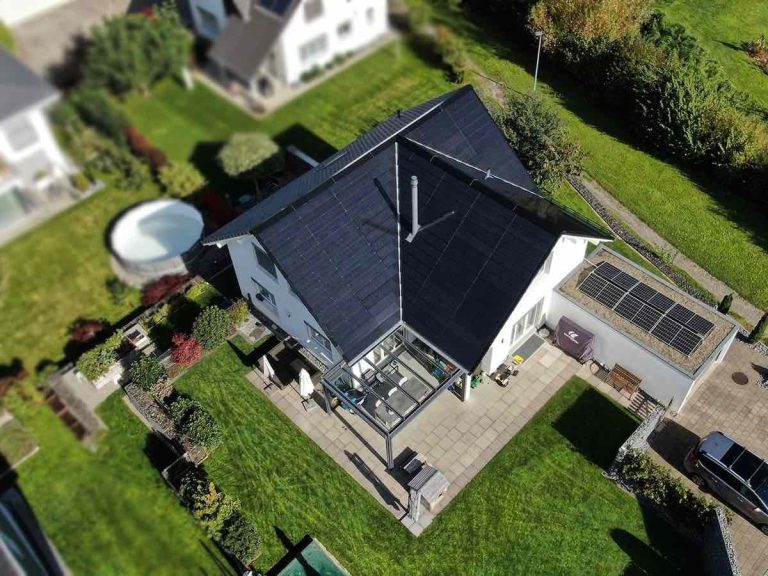 Senec lanza nuevas tejas fotovoltaicas invisibles para solucionar ...