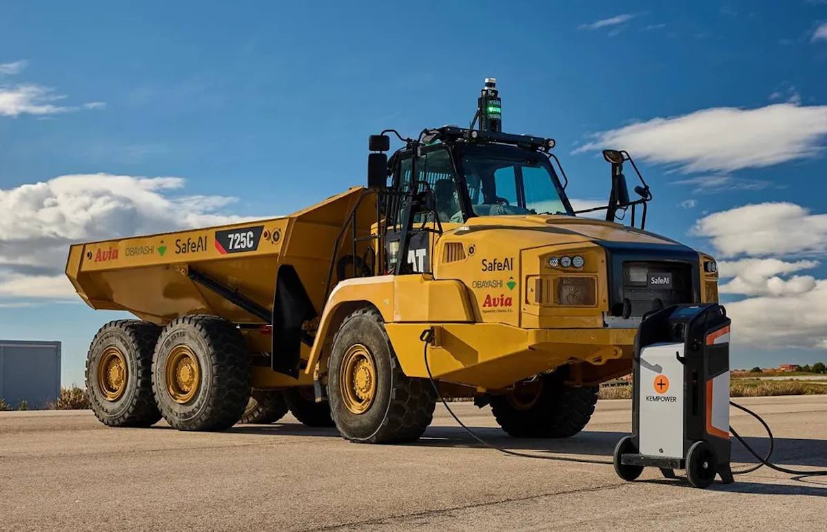 Caterpillar 725, el primer camión de carga eléctrico y autónomo del mundo